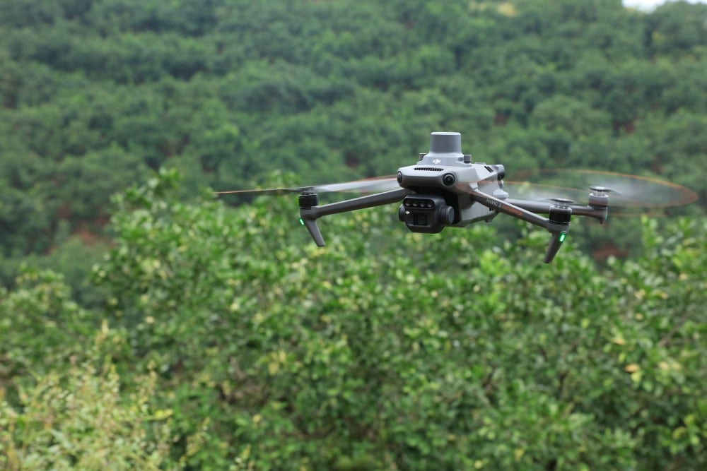 DJI Mavic 3 Multispectral - DRONEHRP - DJI Agricultural Drone Solutions ...